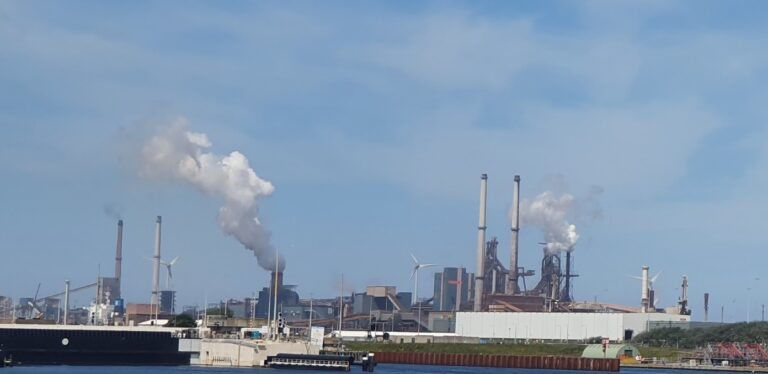 Lead weight on pollution at a seaside industrial site near Amsterdam ...